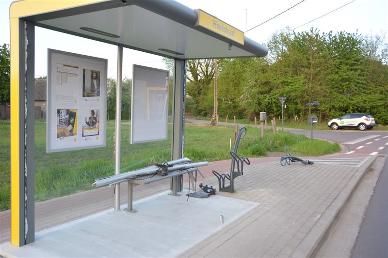 Bushokje M. Scheperslaan opnieuw geramd - Internetgazet Heusden-Zolder Bushokje M. Scheperslaan opnieuw geramd - Internetgazet Heusden-Zolder