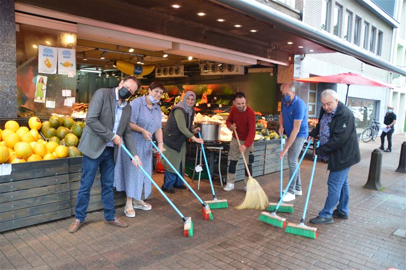 Handelaars geven Cité een borstelbeurt - Internetgazet Heusden-Zolder