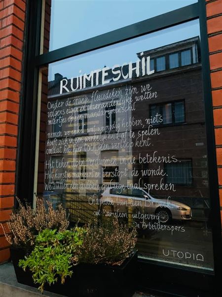 Wie adopteert een gedicht voor zijn raam? - Internetgazet Heusden-Zolder