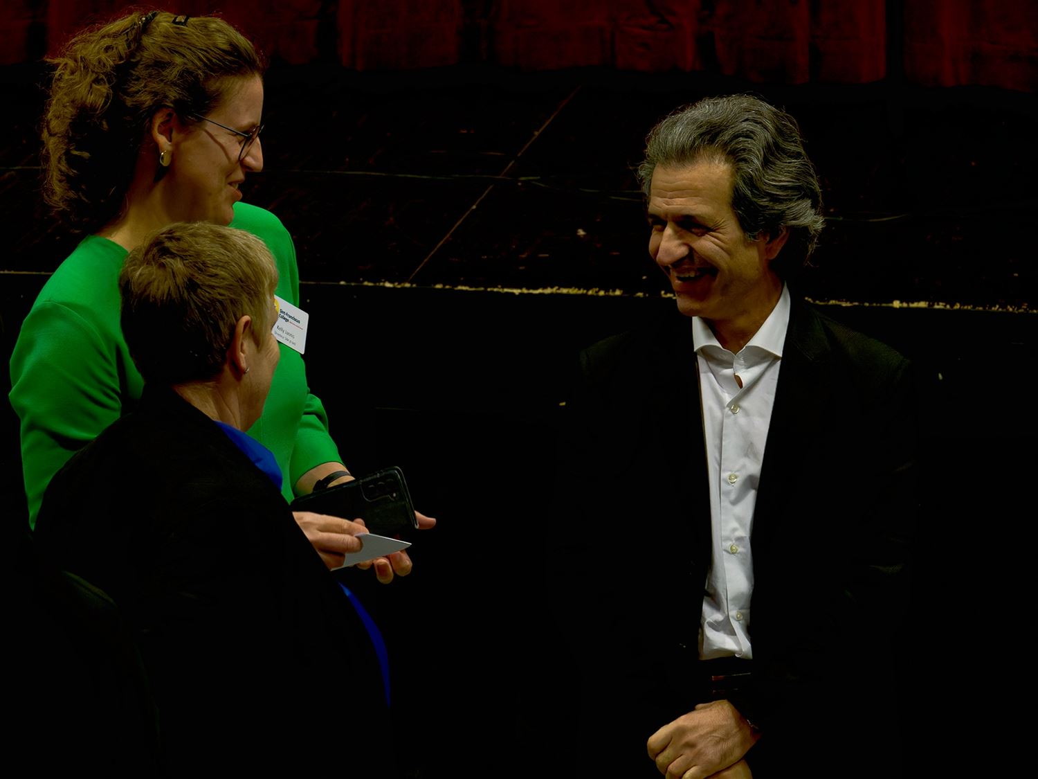 Volle zaal luistert naar dokter Baki Topal - Internetgazet Heusden-Zolder