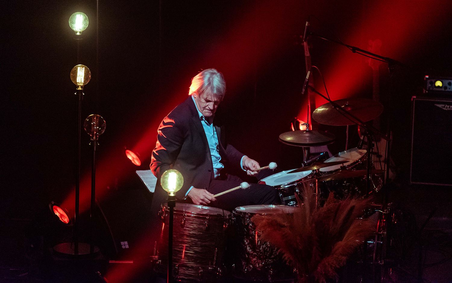 Jan Bas speelde eigen nummers en covers - Internetgazet Heusden-Zolder